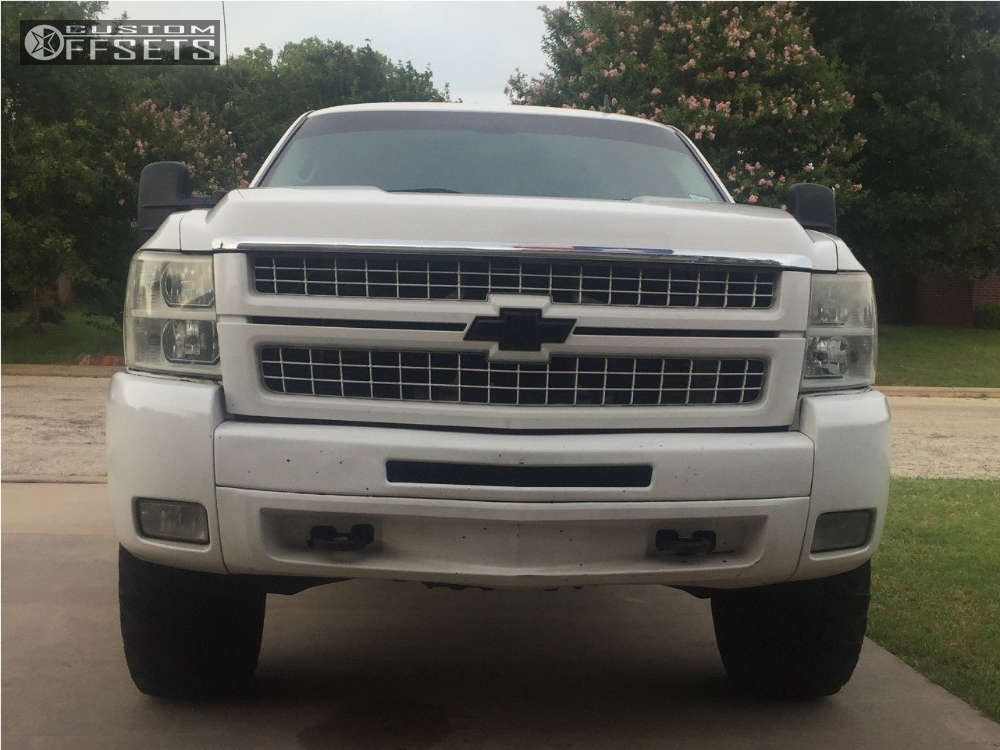 2009 Chevrolet Silverado 2500 HD with 20x9 0 TIS 534B and 35/12.5R20 ...