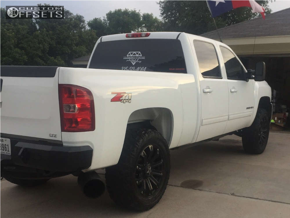 2009 Chevrolet Silverado 2500 HD with 20x9 0 TIS 534B and 35/12.5R20 ...