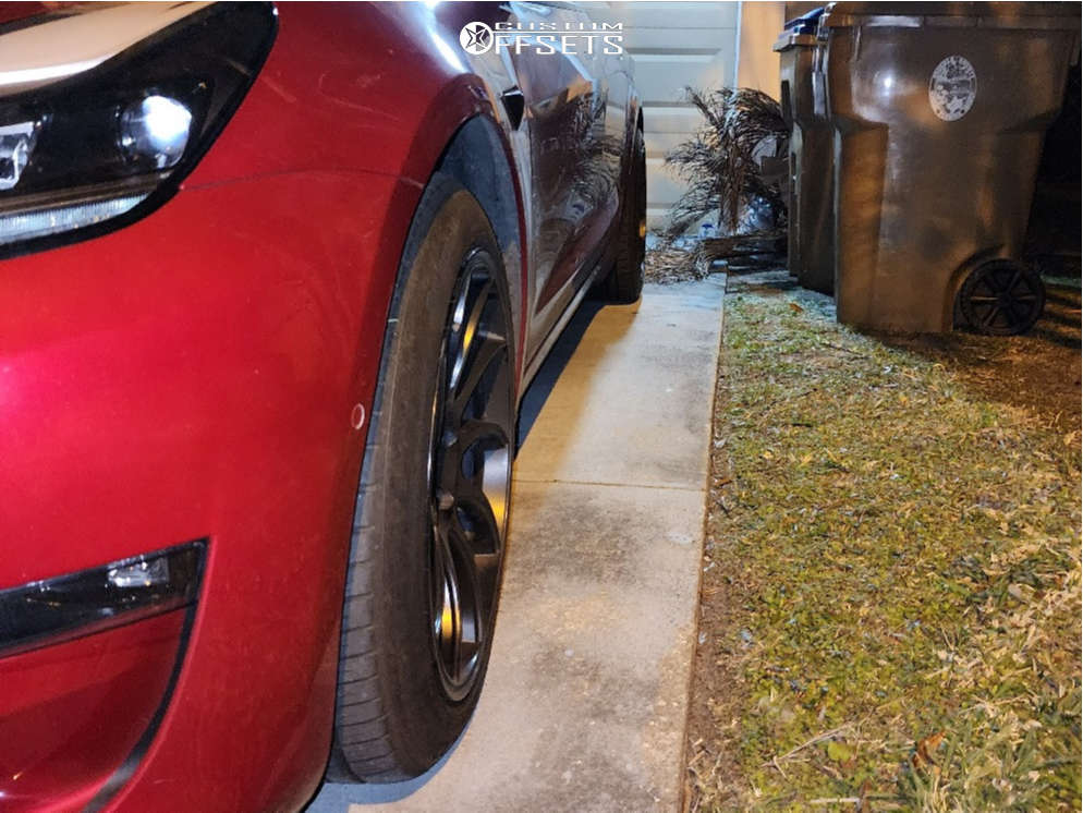 2021 Tesla 3 with 18x9.5 35 Anovia Night and 235/45R18 Continental ...