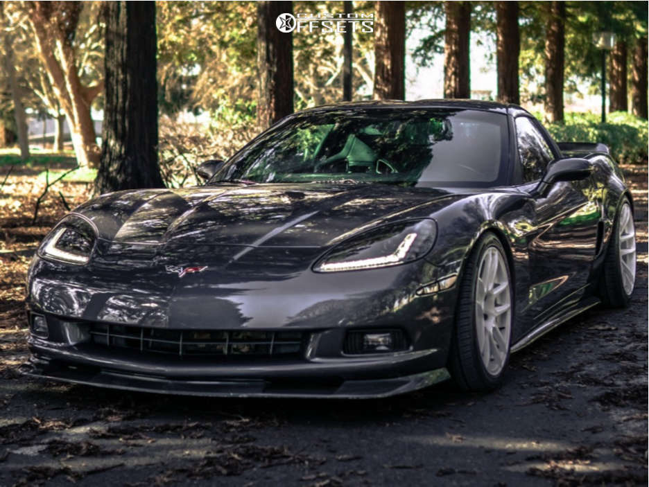 2010 Chevrolet Corvette with 18x8.5 30 ESR Cs8 and 245/40R18 Fortune ...
