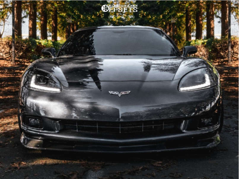 2010 Chevrolet Corvette with 18x8.5 30 ESR Cs8 and 245/40R18 Fortune ...