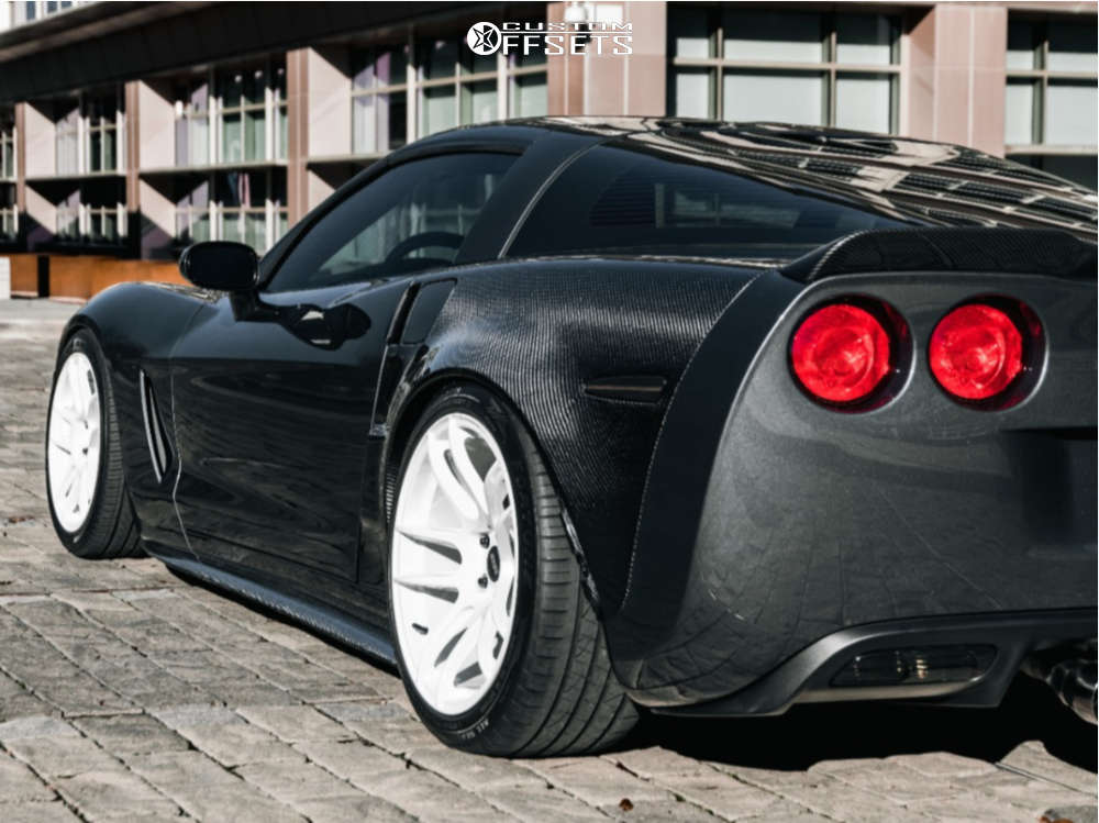 2010 Chevrolet Corvette with 18x8.5 30 ESR Cs8 and 245/40R18 Fortune ...