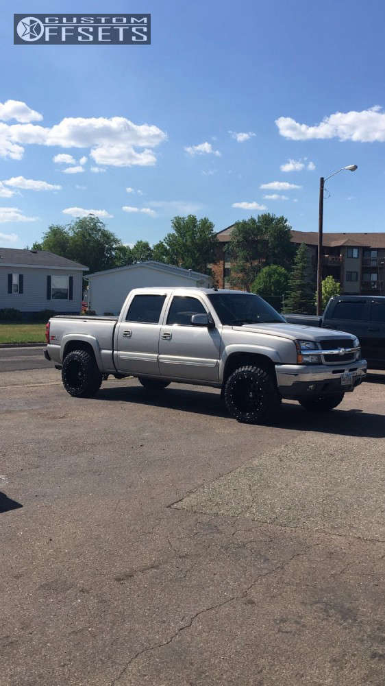 2005 Chevrolet Silverado 1500 with 20x12 -44 XD Xd820 and 33/12.5R20 ...