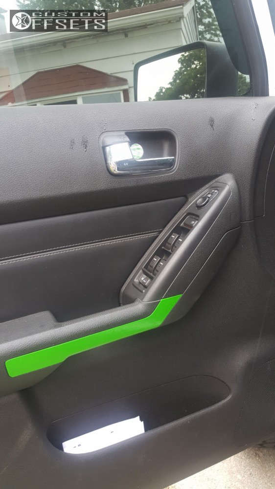 2009 HUMMER H3 with 20x12 -44 Moto Metal Mo962 and 35/12.5R20 Mud Claw ...