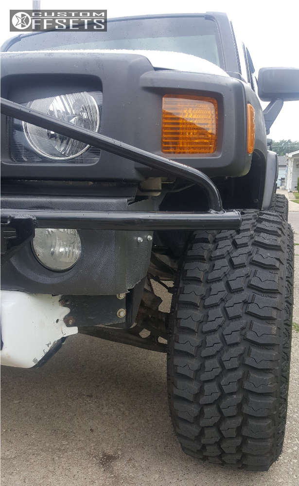 2009 HUMMER H3 with 20x12 -44 Moto Metal Mo962 and 35/12.5R20 Mud Claw ...