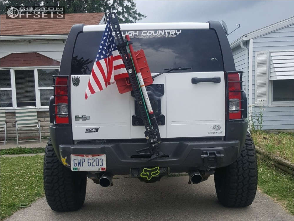 2009 HUMMER H3 with 20x12 -44 Moto Metal Mo962 and 35/12.5R20 Mud Claw ...
