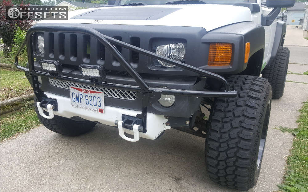 2009 HUMMER H3 with 20x12 -44 Moto Metal Mo962 and 35/12.5R20 Mud Claw ...