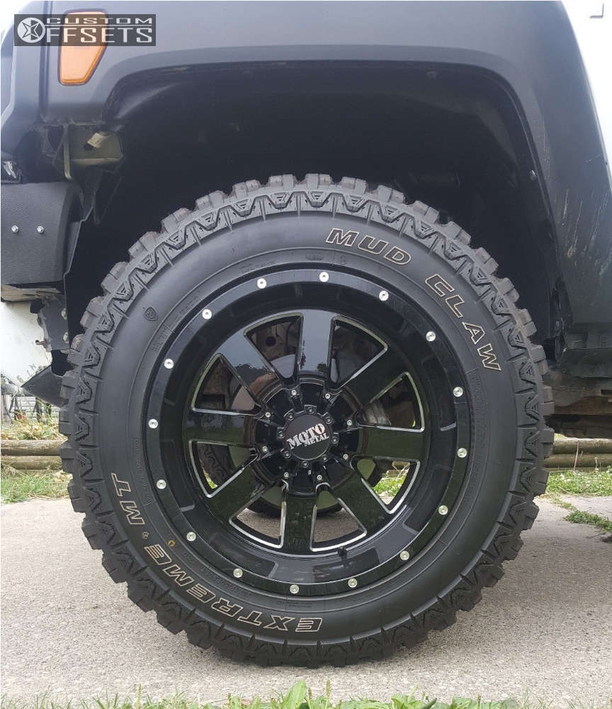 2009 HUMMER H3 with 20x12 -44 Moto Metal Mo962 and 35/12.5R20 Mud Claw ...