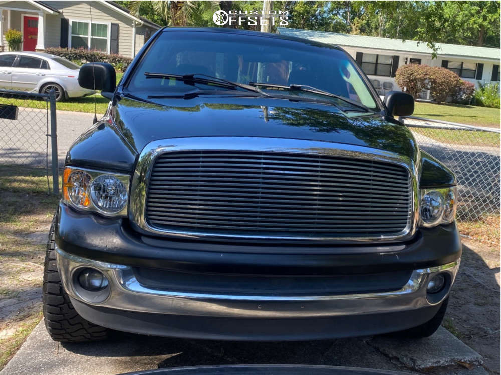 2004 Dodge Ram 1500 with 20x10 -24 Moto Metal Mo978 and 33/12.5R20 ...