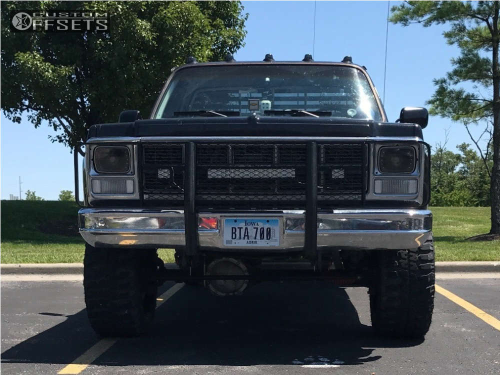 1980 GMC K1500 with 20x12 -44 Moto Metal Mo970 and 33/12.5R20 Federal ...