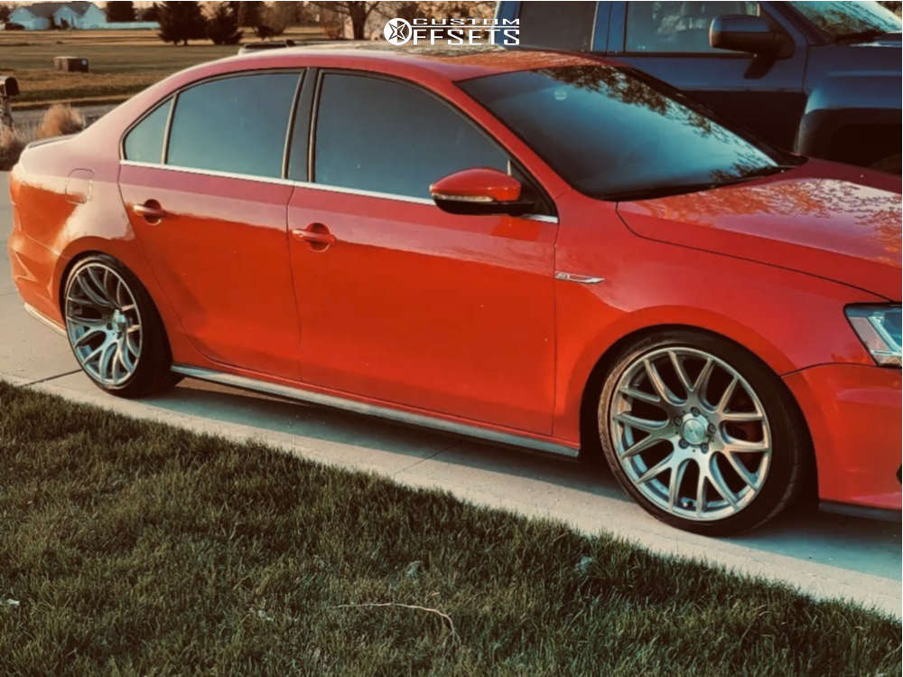 2017 Volkswagen Jetta with 18x8.5 45 3SDM 0.01 and 225/40R18 Goodyear ...
