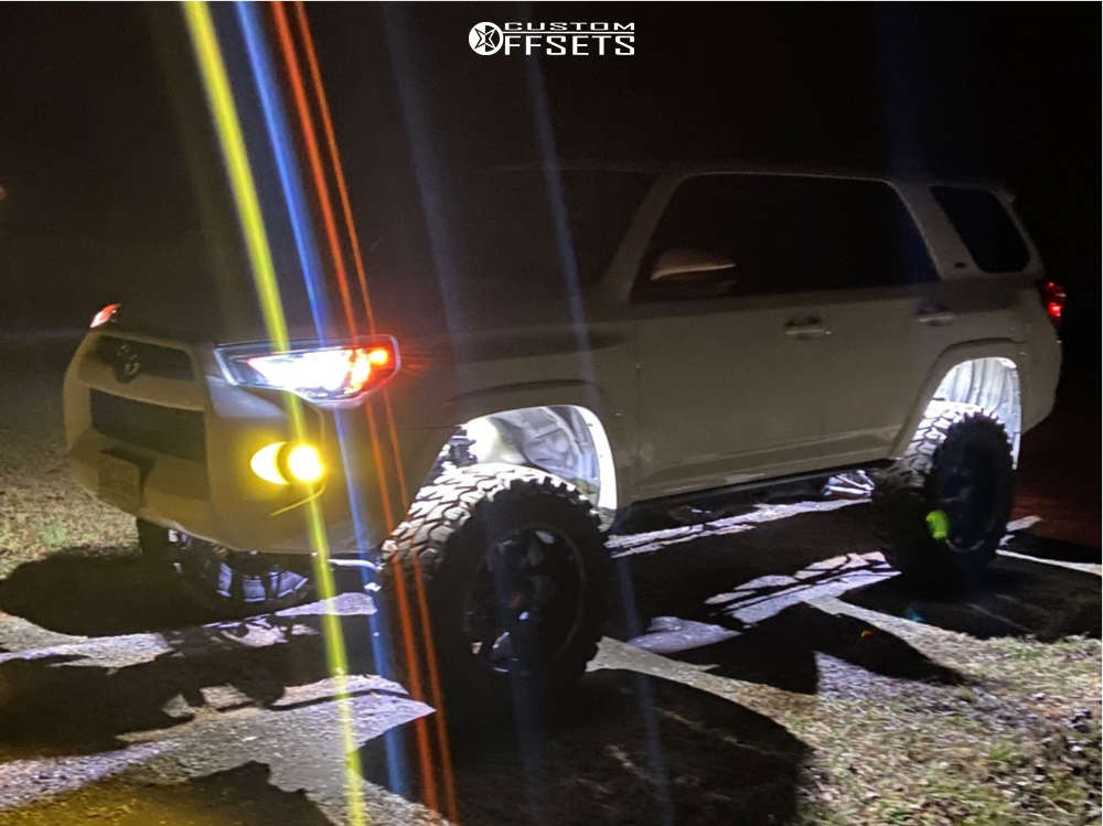 2020 Toyota 4Runner with 20x10 -18 Moto Metal Mo970 and 35/12.5R20 ...