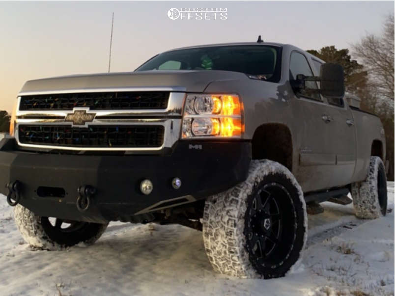 2007 Chevrolet Silverado 2500 HD with 20x10 -25 TIS 551BM and 33/12 ...