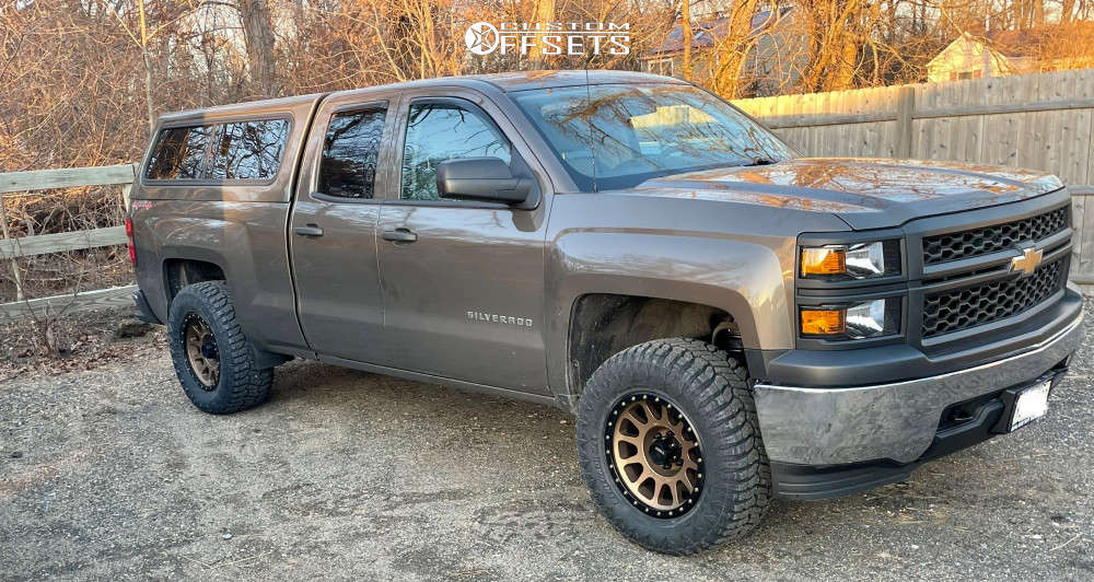 2014 Chevrolet Silverado 1500 with 18x9 -12 Method Mr305 and 33/12.5R18 ...