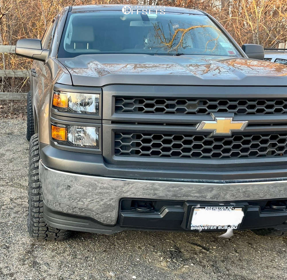 2014 Chevrolet Silverado 1500 with 18x9 -12 Method Mr305 and 33/12.5R18 ...