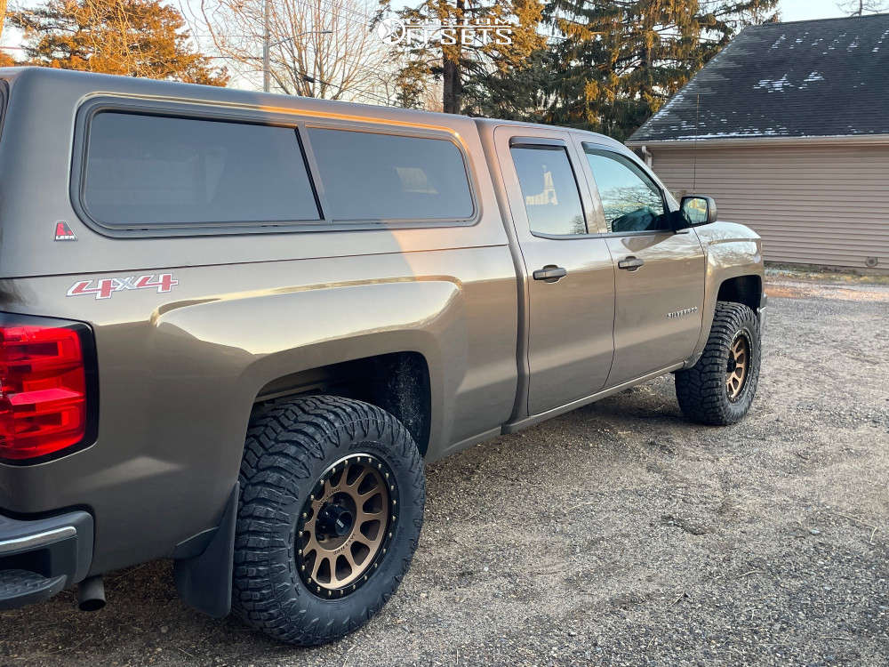 2014 Chevrolet Silverado 1500 with 18x9 -12 Method Mr305 and 33/12.5R18 ...