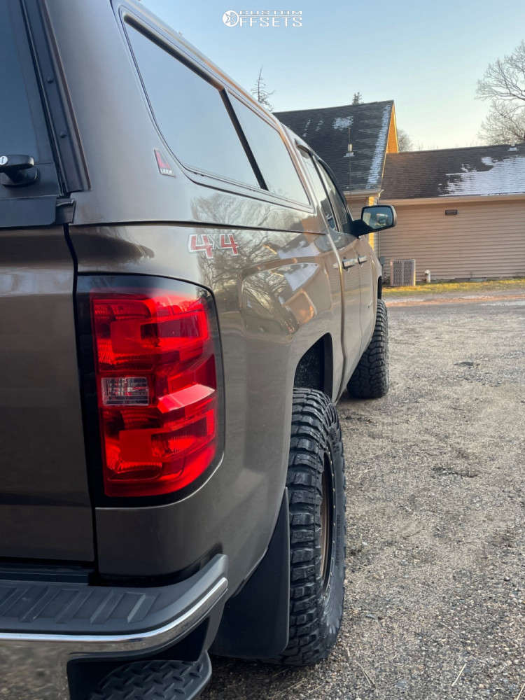 2014 Chevrolet Silverado 1500 with 18x9 -12 Method Mr305 and 33/12.5R18 ...