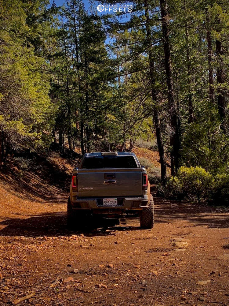 2015 Chevrolet Colorado with 18x9 -12 Dirty Life Roadkill and 33/12 ...