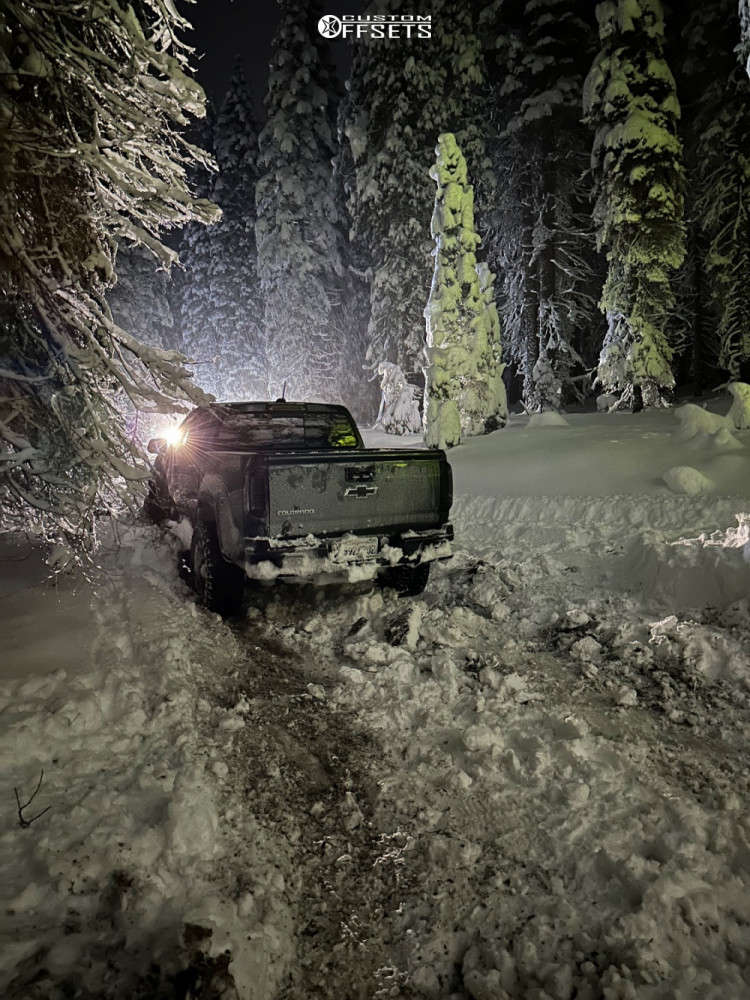 2015 Chevrolet Colorado with 18x9 -12 Dirty Life Roadkill and 33/12 ...