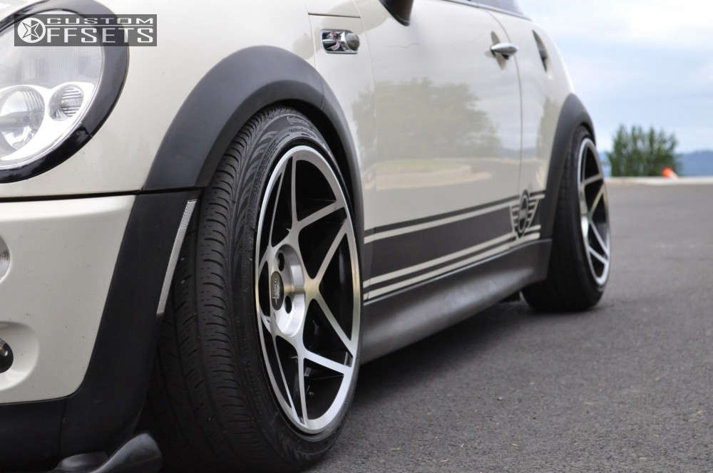 2004 Mini Cooper with 17x8.5 30 3SDM 0.08 and 185/45R17 Toyo Tires ...