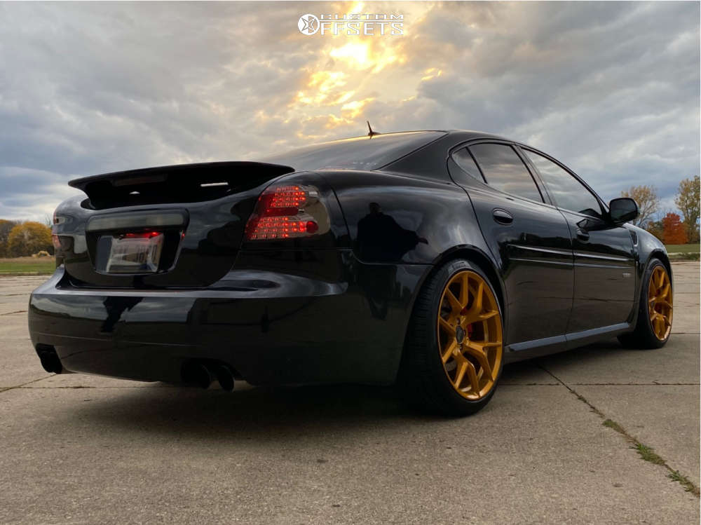 2006 Pontiac Grand Prix with 19x9.5 33 RTR Tech 5 and 255/35R19 Pirelli ...