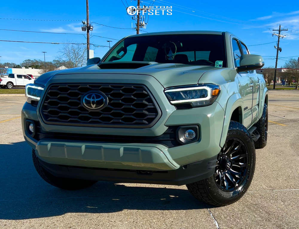 2022 Toyota Tacoma with 18x9 1 Fuel Blitz and 265/65R18 Toyo Tires Open ...