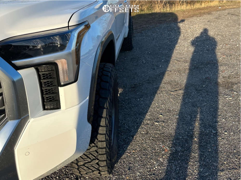 2023 Toyota Tundra with 18x9 18 Method Mr316 and 35/12.5R18 Nitto Recon ...