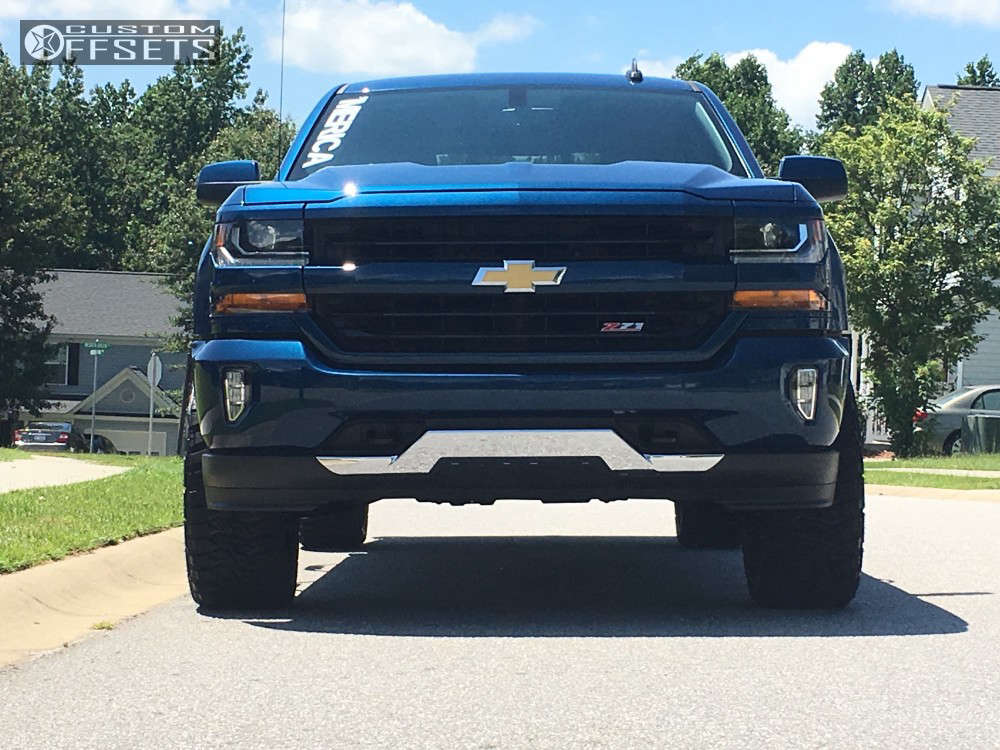 2017 Chevrolet Silverado 1500 with 22x10 -18 Fuel Assault and 33/12 ...