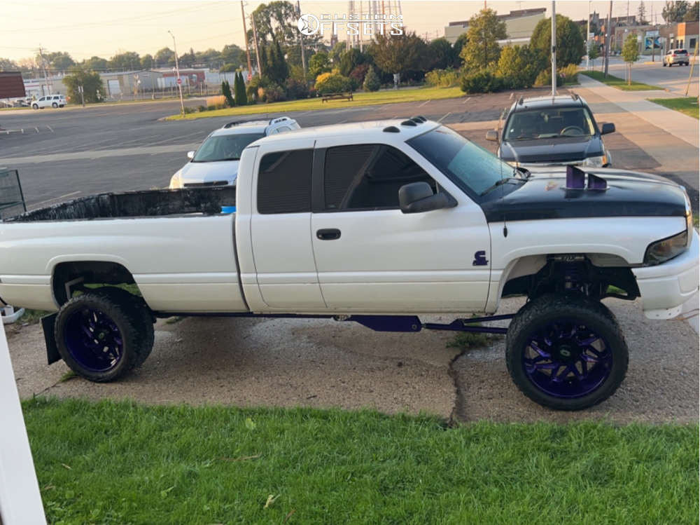 2000 Dodge Ram 2500 with 22x14 -76 Vision Spyder and 33/14.5R22 Venom ...