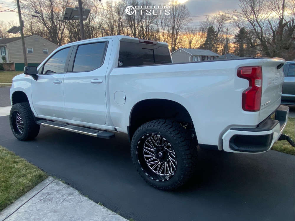 2021 Chevrolet Silverado 1500 with 22x12 -44 TIS 553BM and 35/12.5R22 ...