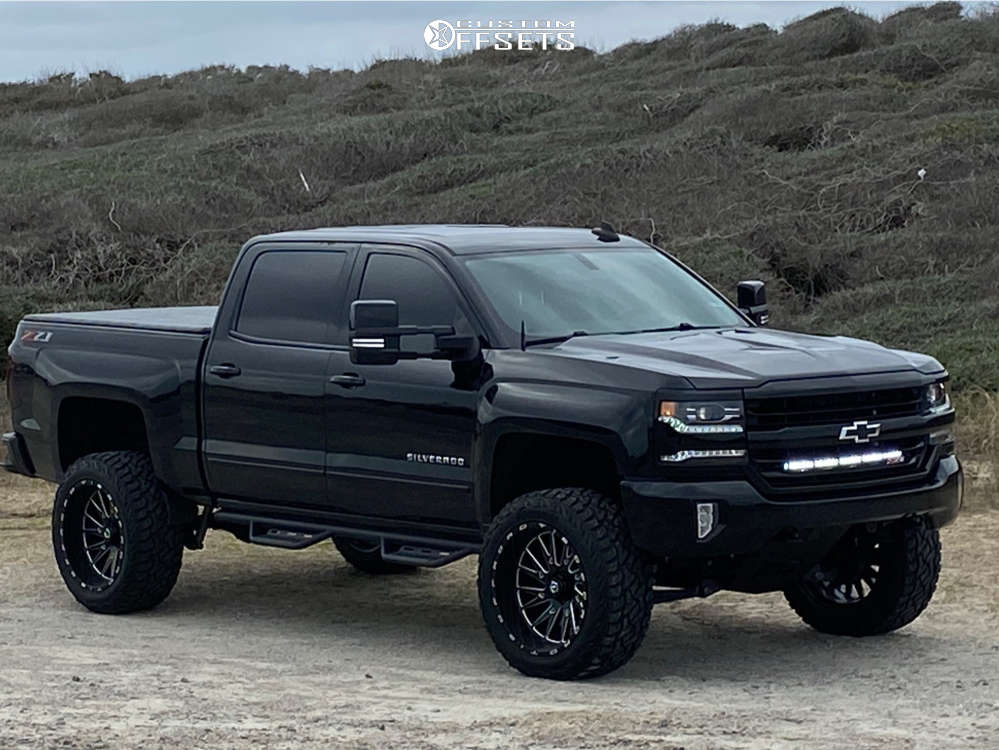 2018 Chevrolet Silverado 1500 with 22x12 -44 TIS 547bm and 35/12.5R22 ...