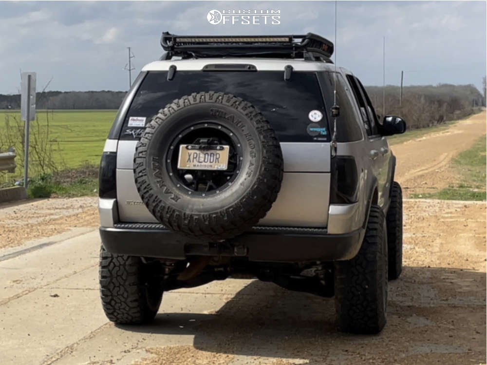 2002 Ford Explorer with 17x9 -12 Dropstars 645b and 37/12.5R17 Kanati ...