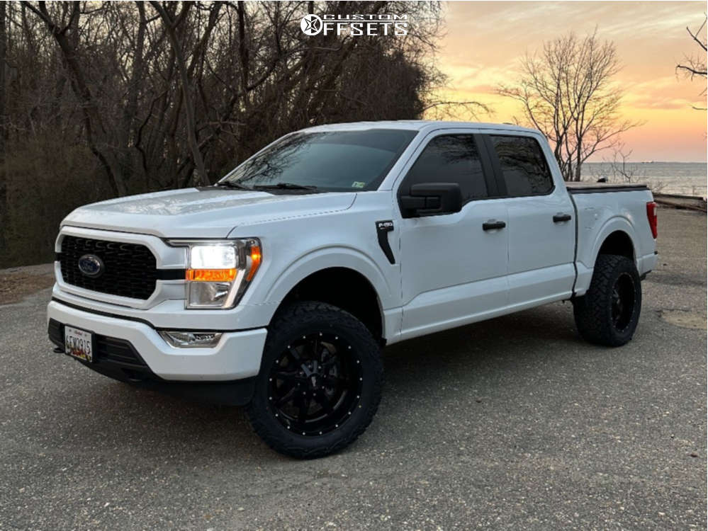 2021 Ford F-150 with 20x10 -18 Moto Metal MO970 and 33/12.5R20 Venom ...