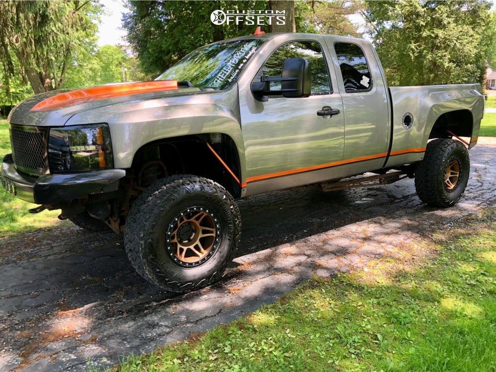 2007 GMC Sierra 1500 with 17x9 -44 Method Mr106 and 35/12.5R17 Venom ...