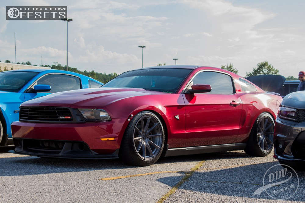 2011 Ford Mustang with 19x9.5 30 Vertini Rf1 and 245/45R19 Michelin ...