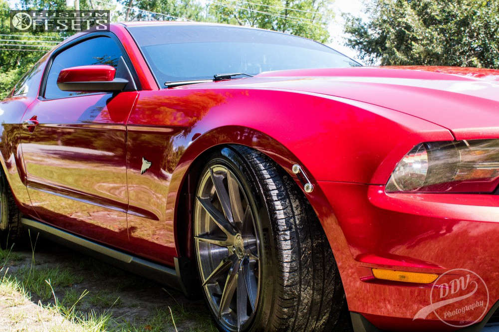 2011 Ford Mustang with 19x9.5 30 Vertini Rf1 and 245/45R19 Michelin ...