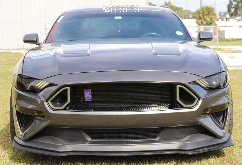 2018 Ford Mustang with 20x9 30 Aodhan Aff7 and 265/35R20 Michelin Pilot ...