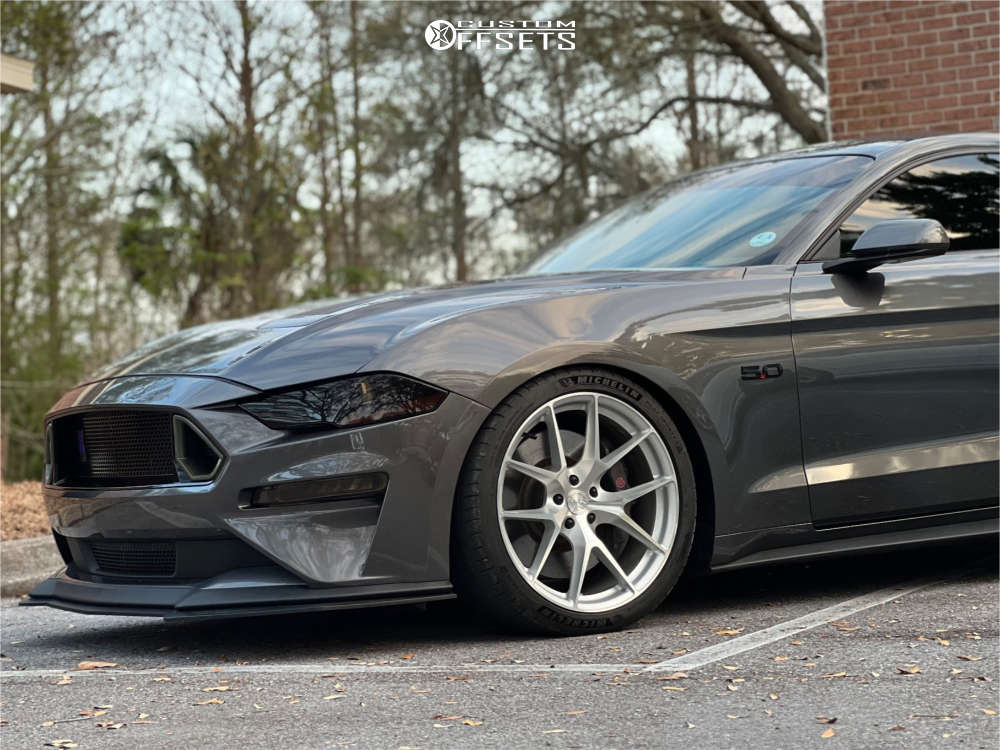 2018 Ford Mustang with 20x9 30 Aodhan Aff7 and 265/35R20 Michelin Pilot ...