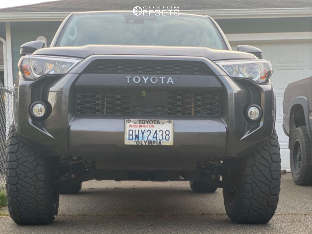 2020 Toyota 4Runner with 17x10 -24 Fuel Maverick and 33/12.5R17 Nitto ...