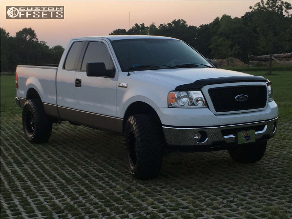 2006 Ford F-150 with 18x10 -24 Moto Metal MO962 and 35/12.5R18 Toyo ...
