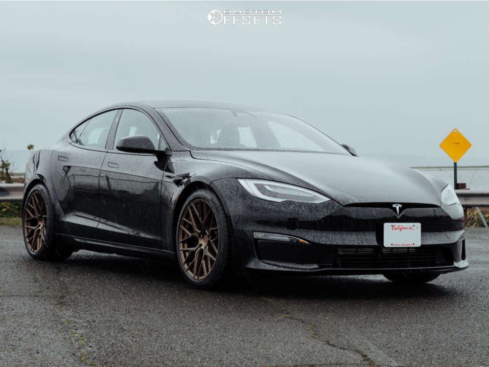 2022 Tesla S with 20x9 30 Aodhan AFF9 and 255/35R20 Michelin Pilot ...