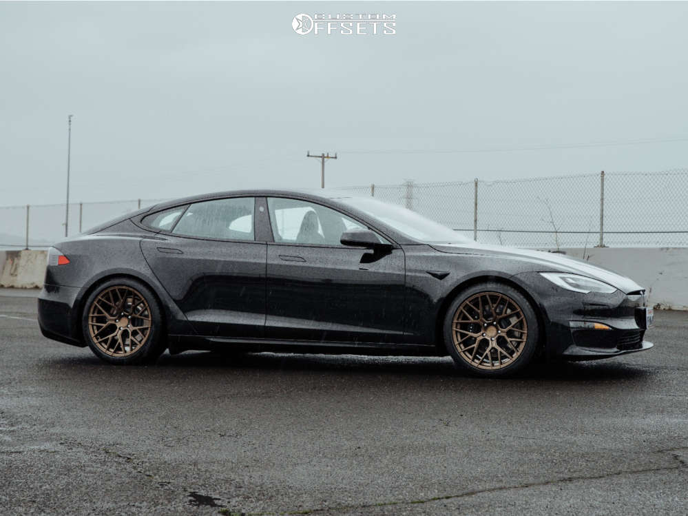 2022 Tesla S with 20x9 30 Aodhan AFF9 and 255/35R20 Michelin Pilot ...