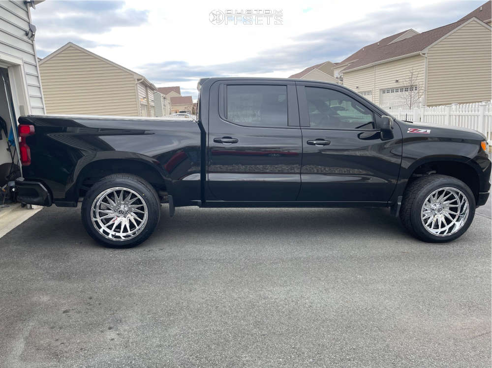 2022 Chevrolet Silverado 1500 with 22x12 -44 TIS 547c and 305/45R22 ...