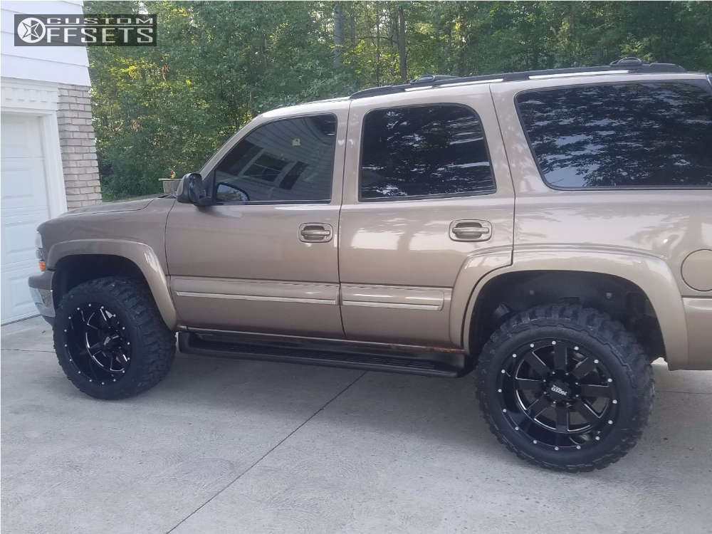 2003 Chevrolet Tahoe with 20x12 -44 Moto Metal MO962 and 33/12.5R20 ...