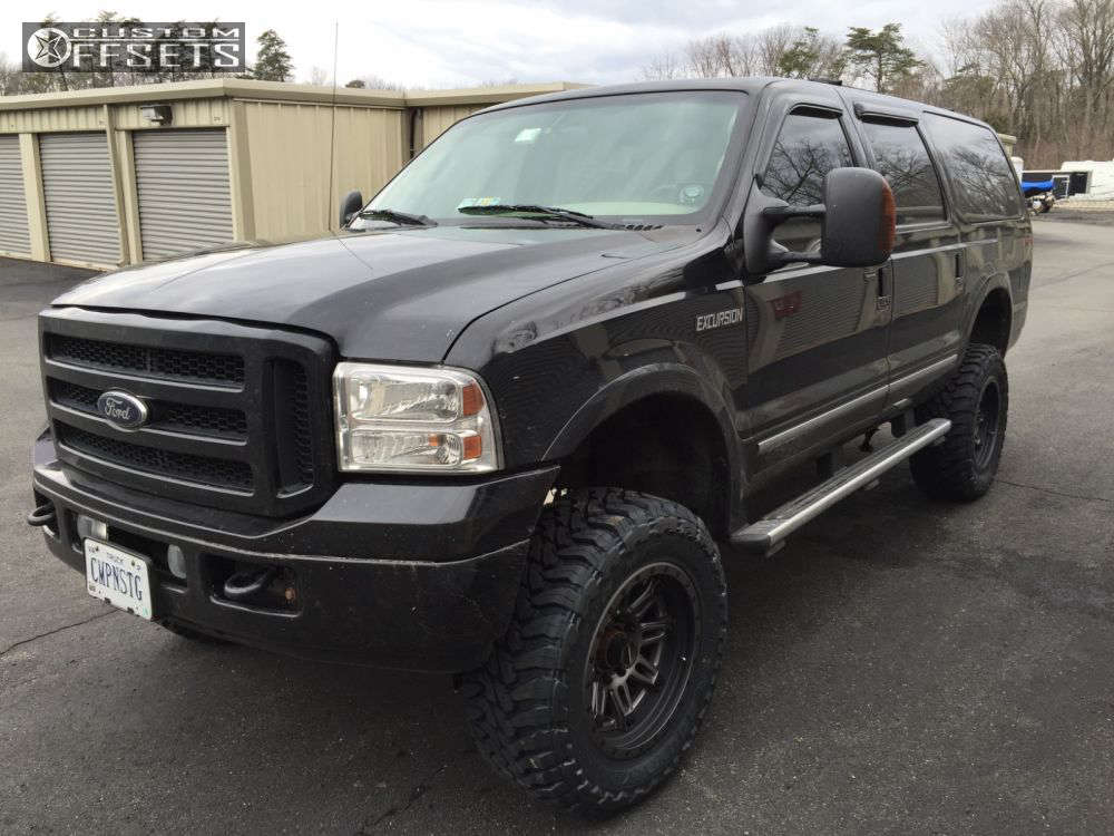 2005 Ford Excursion with 20x10 -19 Fuel Hostage II and 35/12.5R20 Toyo ...