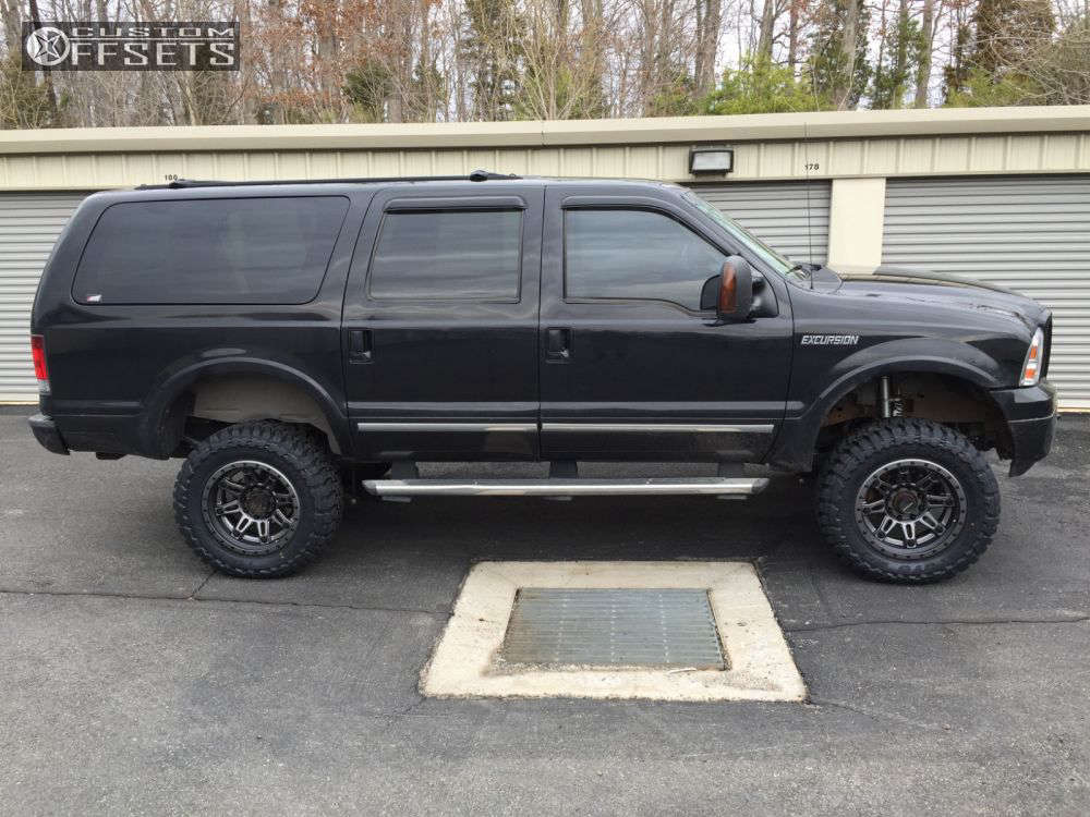 2005 Ford Excursion with 20x10 -19 Fuel Hostage II and 35/12.5R20 Toyo ...