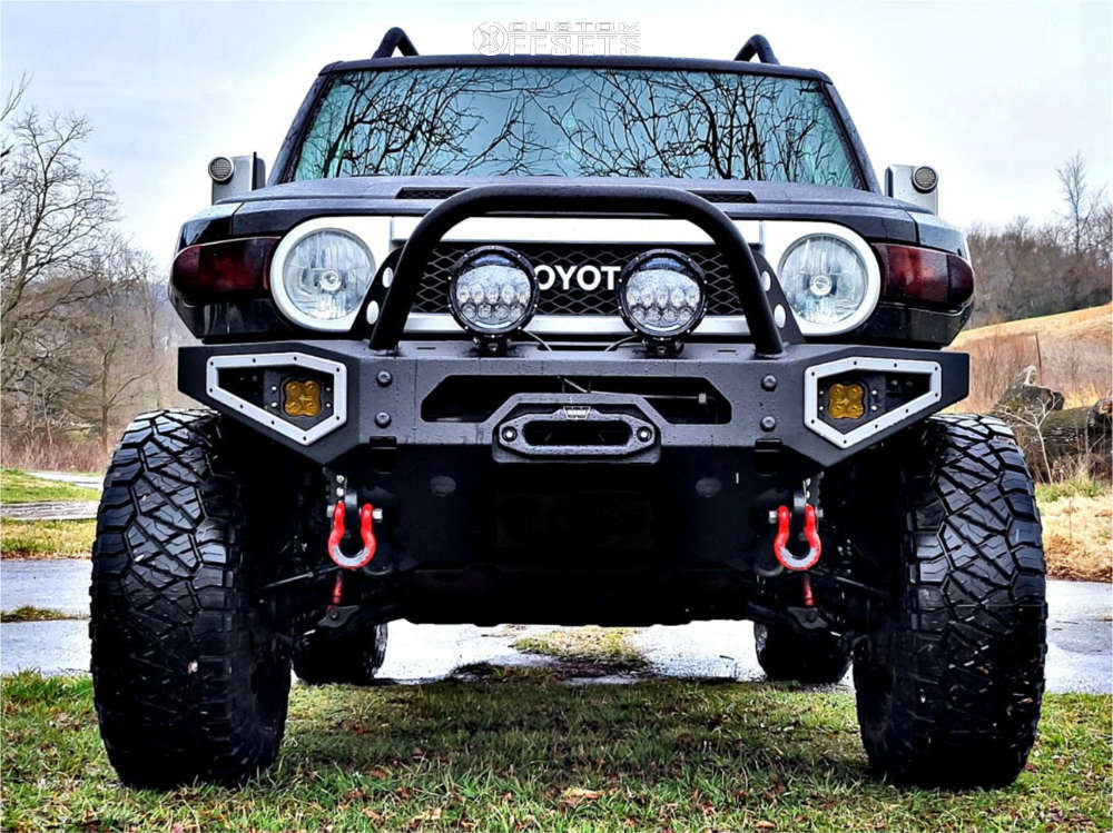 2007 Toyota FJ Cruiser with 17x9 -12 Fuel Unit and 35/12.5R17 Nitto ...