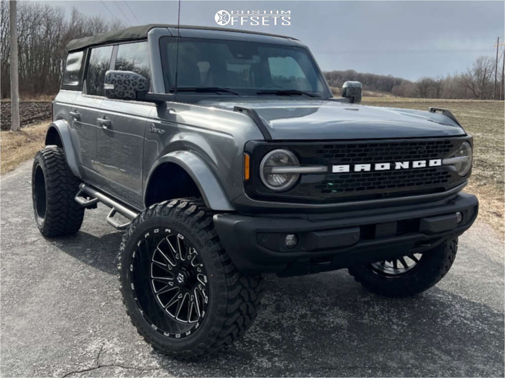 2022 Ford Bronco with 22x12 -44 TIS 547bm and 35/12.5R22 TIS Tt1 and ...