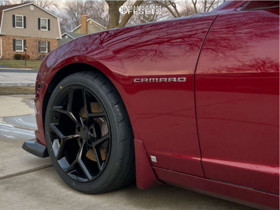 2010 Chevrolet Camaro with 20x10 23 OE Performance 126 and 285/35R20 ...