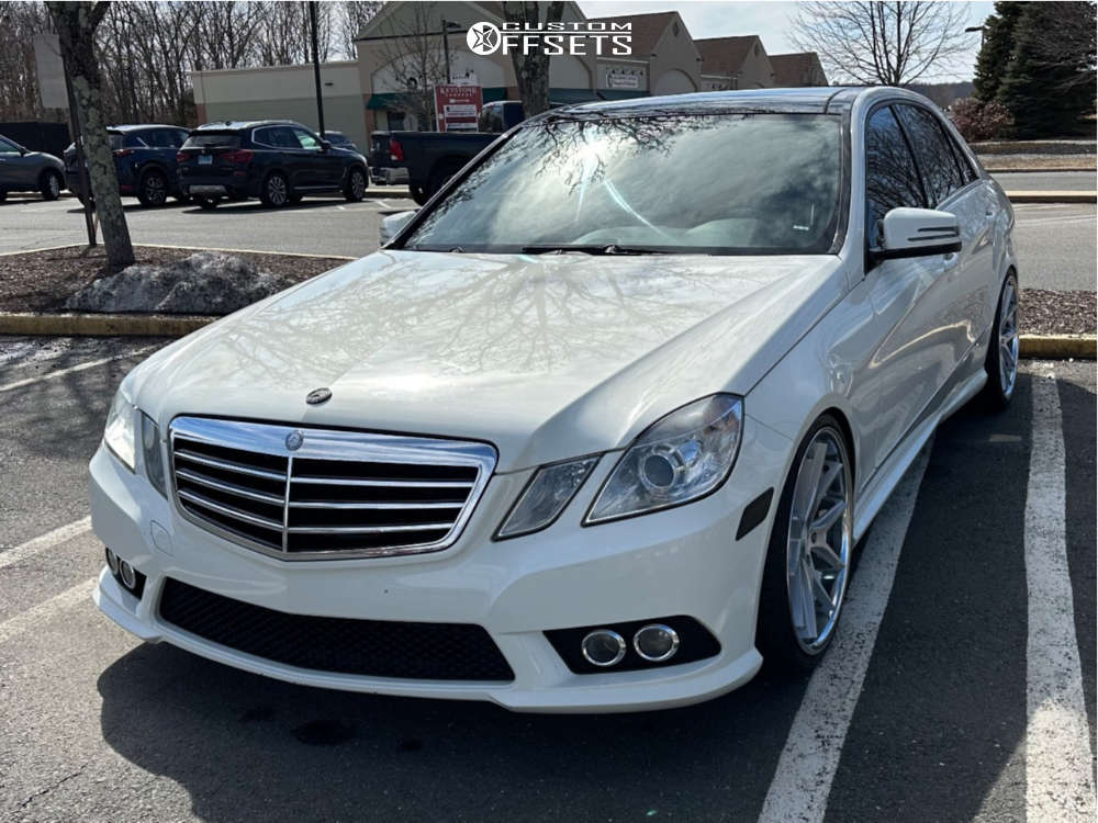 2010 Mercedes-Benz E350 with 20x9 35 Ferrada Fr2 and 235/35R20 Ohtsu ...